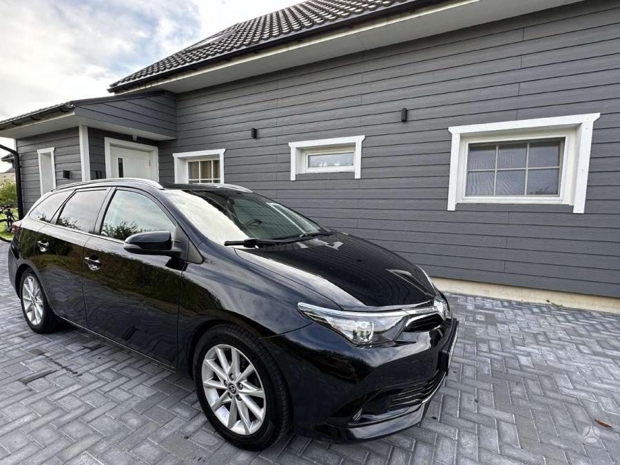 Melns Toyota Auris 2015 Viļņa, ar dzinēja tilpumu 1.20 L un nobraukumu 280 tūkst. km par 6999 €, foto 4 vietnē AUTOMOTO.COM.LV