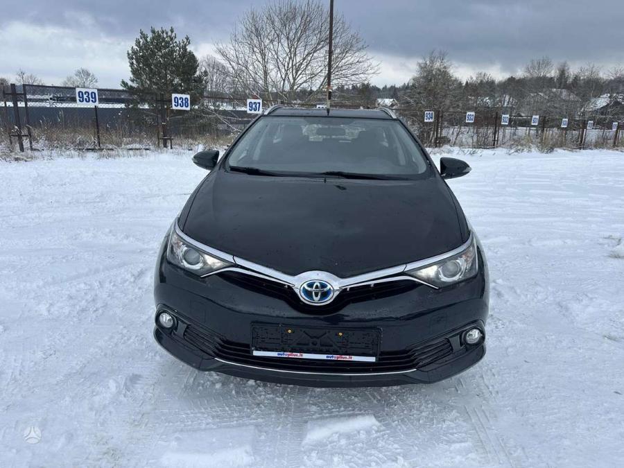 Melns Toyota Auris 2015 Alīta, ar dzinēja tilpumu 1.80 L un nobraukumu 270 tūkst. km par 8795 €, foto 2 vietnē AUTOMOTO.COM.LV