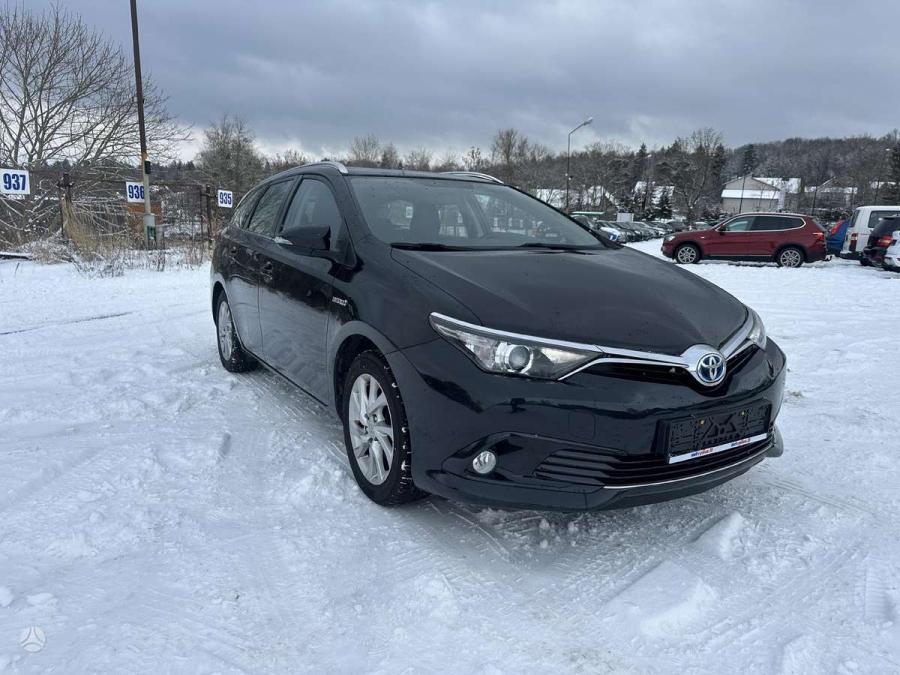 Melns Toyota Auris 2015 Alīta, ar dzinēja tilpumu 1.80 L un nobraukumu 270 tūkst. km par 8795 €, foto 3 vietnē AUTOMOTO.COM.LV