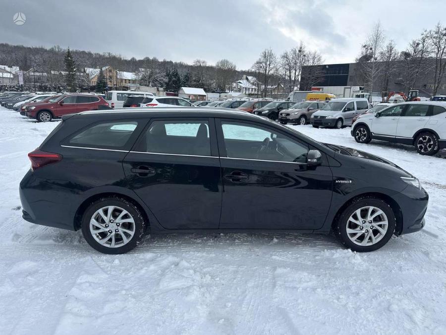 Melns Toyota Auris 2015 Alīta, ar dzinēja tilpumu 1.80 L un nobraukumu 270 tūkst. km par 8795 €, foto 4 vietnē AUTOMOTO.COM.LV