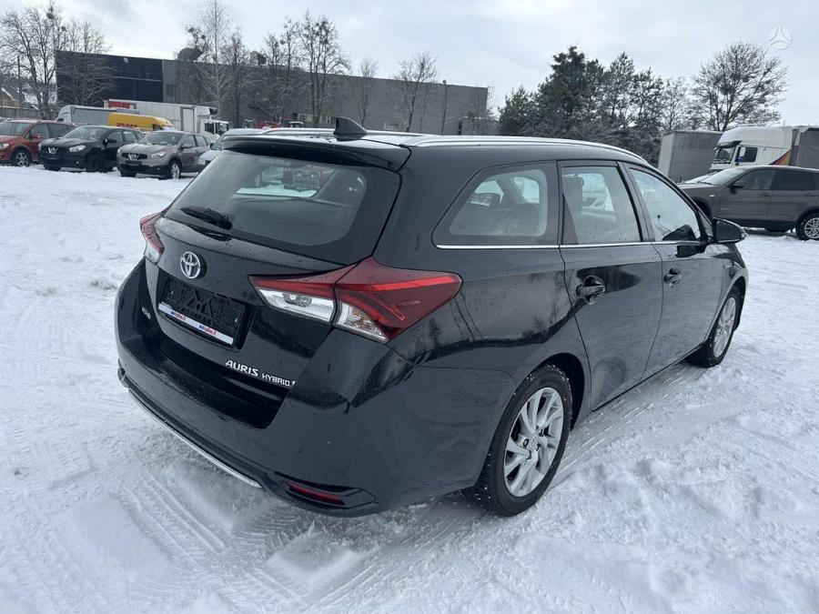 Melns Toyota Auris 2015 Alīta, ar dzinēja tilpumu 1.80 L un nobraukumu 270 tūkst. km par 8795 €, foto 5 vietnē AUTOMOTO.COM.LV