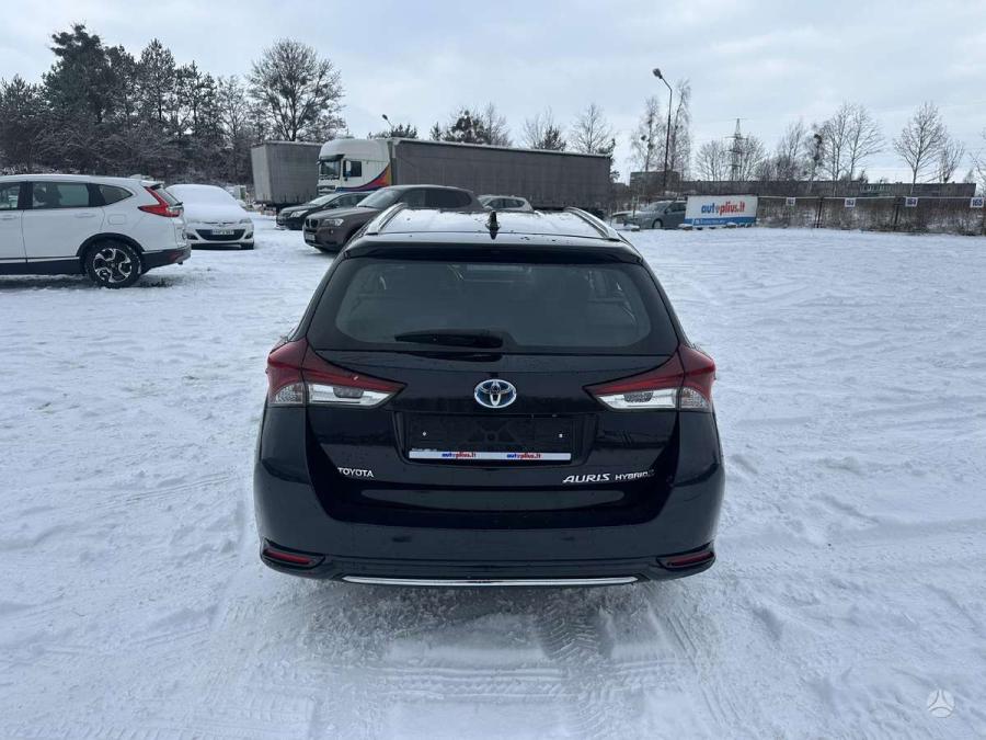 Melns Toyota Auris 2015 Alīta, ar dzinēja tilpumu 1.80 L un nobraukumu 270 tūkst. km par 8795 €, foto 6 vietnē AUTOMOTO.COM.LV