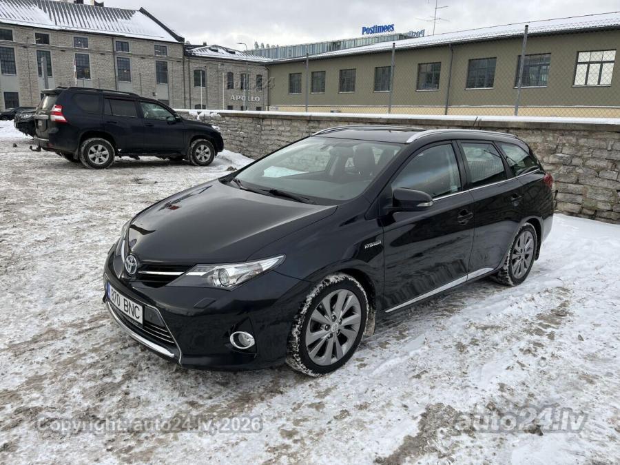Black Toyota Auris 2015 in Tallinn, with an engine capacity of 1.80 L and mileage of 159 thousand km for 9900 €, photo 1 on AUTOMOTO.COM.LV