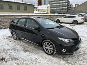 Black Toyota Auris 2015 in Tallinn, with an engine capacity of 1.80 L and mileage of 159 thousand km for 9900 €, photo 2 on AUTOMOTO.COM.LV