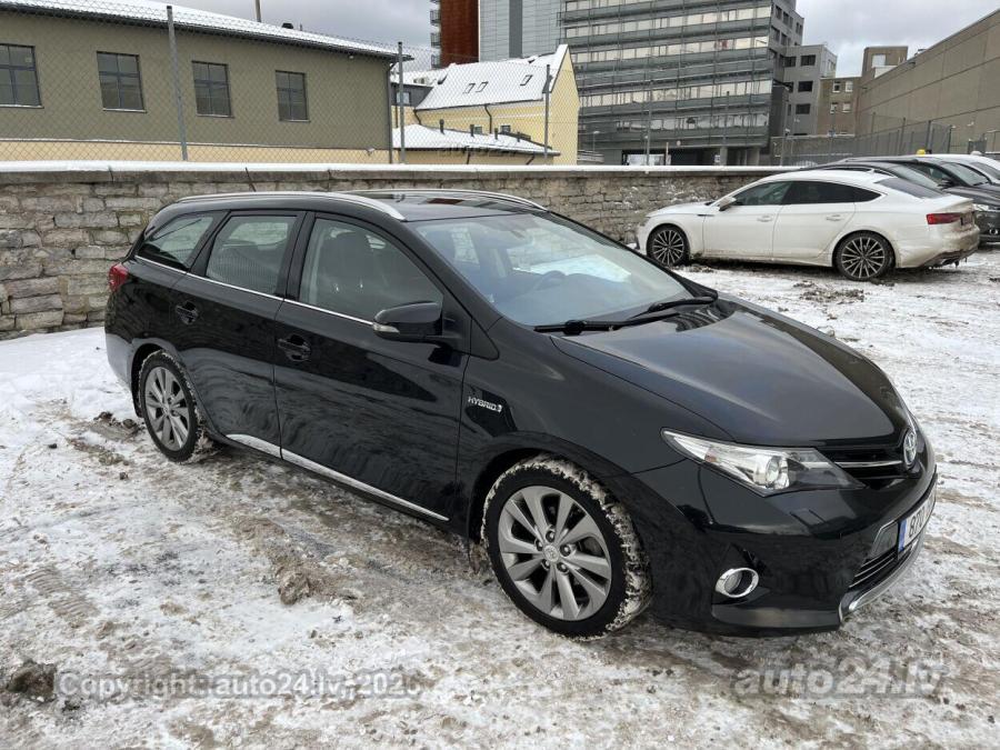 Black Toyota Auris 2015 in Tallinn, with an engine capacity of 1.80 L and mileage of 159 thousand km for 9900 €, photo 2 on AUTOMOTO.COM.LV