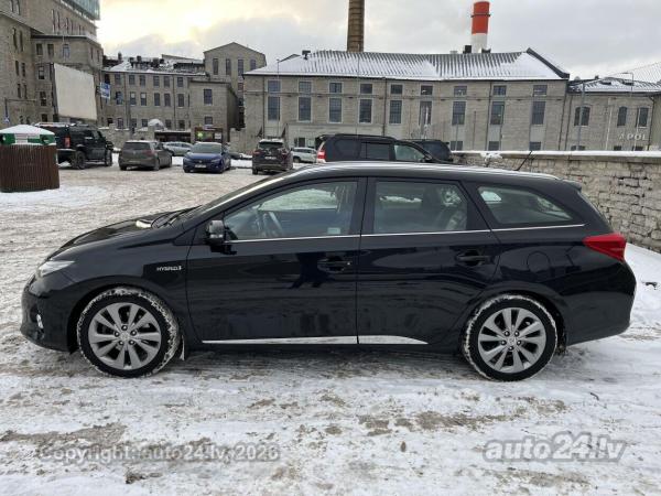 Melns Toyota Auris 2015 Tallina, ar dzinēja tilpumu 1.80 L un nobraukumu 159 tūkst. km par 9900 €, foto 3 vietnē AUTOMOTO.COM.LV