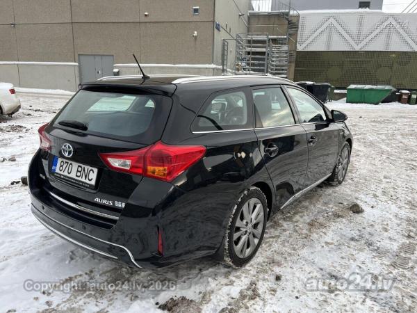 Melns Toyota Auris 2015 Tallina, ar dzinēja tilpumu 1.80 L un nobraukumu 159 tūkst. km par 9900 €, foto 5 vietnē AUTOMOTO.COM.LV
