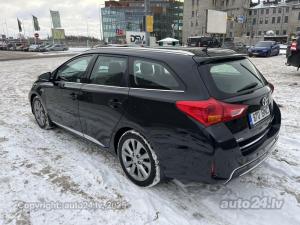 Black Toyota Auris 2015 in Tallinn, with an engine capacity of 1.80 L and mileage of 159 thousand km for 9900 €, photo 6 on AUTOMOTO.COM.LV