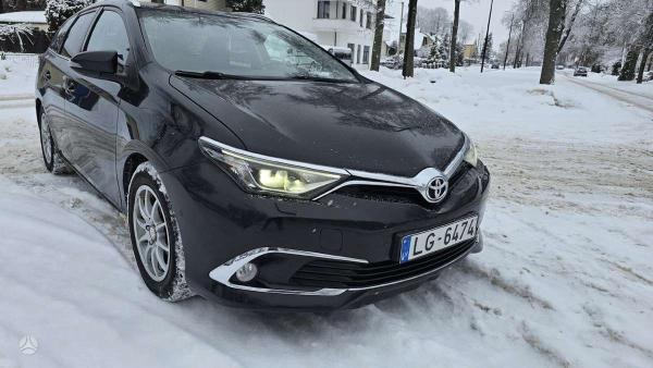 Melns Toyota Auris 2015 Alīta, ar dzinēja tilpumu 1.60 L un nobraukumu 232 tūkst. km par 5865 €, foto 1 vietnē AUTOMOTO.COM.LV