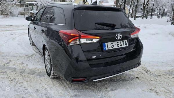 Melns Toyota Auris 2015 Alīta, ar dzinēja tilpumu 1.60 L un nobraukumu 232 tūkst. km par 5865 €, foto 4 vietnē AUTOMOTO.COM.LV