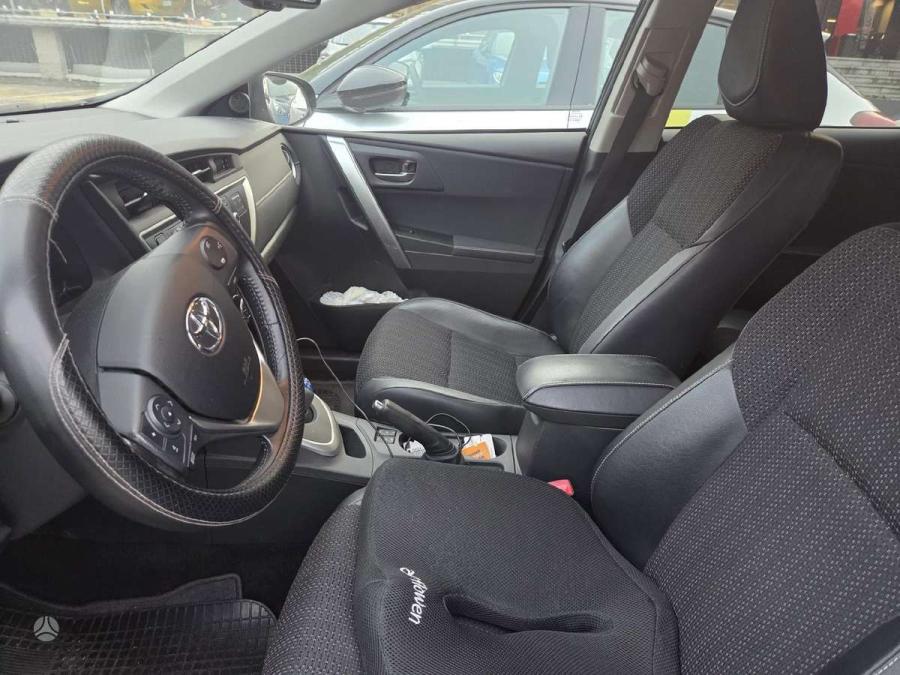 Melns Toyota Auris 2015 Viļņa, ar dzinēja tilpumu 1.80 L un nobraukumu 134 tūkst. km par 11999 €, foto 7 vietnē AUTOMOTO.COM.LV