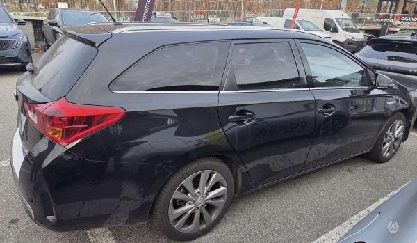 Melns Toyota Auris 2015 Viļņa, ar dzinēja tilpumu 1.80 L un nobraukumu 134 tūkst. km par 11999 €, foto 4 vietnē AUTOMOTO.COM.LV