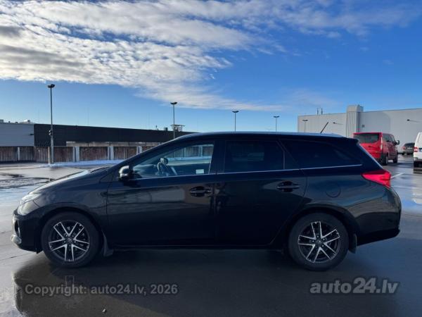 Melns Toyota Auris 2015 Tallina, ar dzinēja tilpumu 1.60 L un nobraukumu 240 tūkst. km par 6700 €, foto 2 vietnē AUTOMOTO.COM.LV