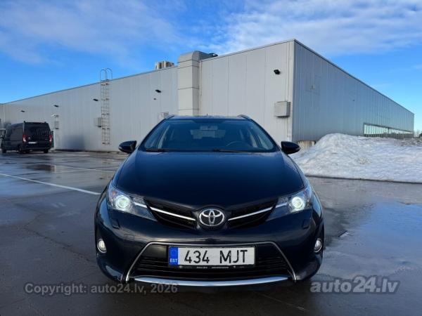 Melns Toyota Auris 2015 Tallina, ar dzinēja tilpumu 1.60 L un nobraukumu 240 tūkst. km par 6700 €, foto 8 vietnē AUTOMOTO.COM.LV