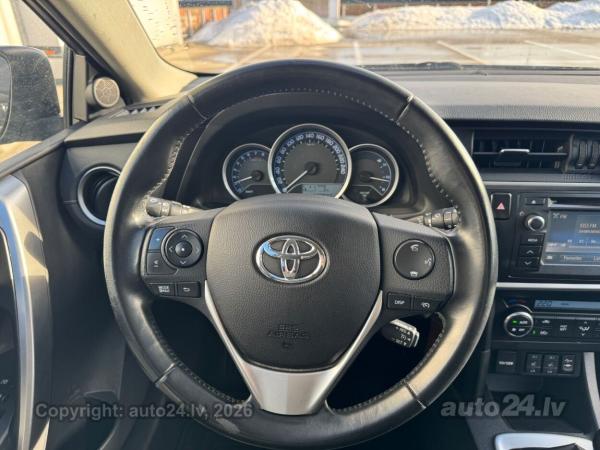 Melns Toyota Auris 2015 Tallina, ar dzinēja tilpumu 1.60 L un nobraukumu 240 tūkst. km par 6700 €, foto 11 vietnē AUTOMOTO.COM.LV