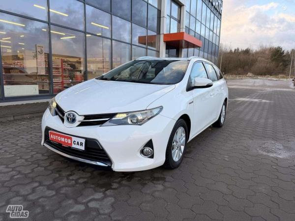 Black Toyota Auris 2015 in Vilnius, with an engine capacity of 1.80 L and mileage of 207 thousand km for 8650 €, photo 1 on AUTOMOTO.COM.LV