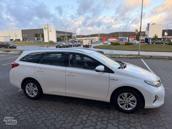 Black Toyota Auris 2015 in Vilnius, with an engine capacity of 1.80 L and mileage of 207 thousand km for 8650 €, photo 4 on AUTOMOTO.COM.LV