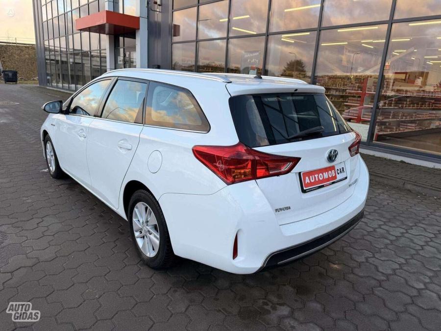 Black Toyota Auris 2015 in Vilnius, with an engine capacity of 1.80 L and mileage of 207 thousand km for 8650 €, photo 8 on AUTOMOTO.COM.LV