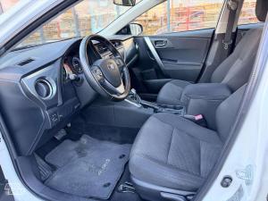 Black Toyota Auris 2015 in Vilnius, with an engine capacity of 1.80 L and mileage of 207 thousand km for 8650 €, photo 11 on AUTOMOTO.COM.LV