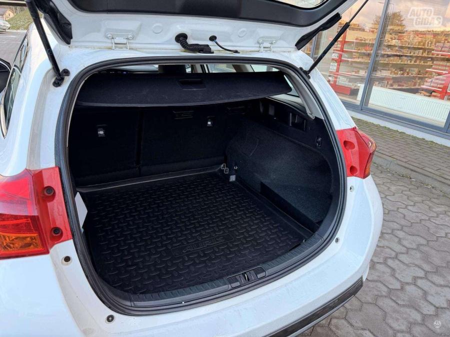 Black Toyota Auris 2015 in Vilnius, with an engine capacity of 1.80 L and mileage of 207 thousand km for 8650 €, photo 15 on AUTOMOTO.COM.LV