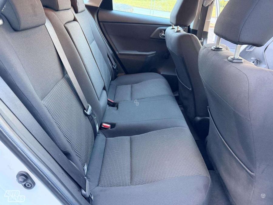 Black Toyota Auris 2015 in Vilnius, with an engine capacity of 1.80 L and mileage of 207 thousand km for 8650 €, photo 17 on AUTOMOTO.COM.LV