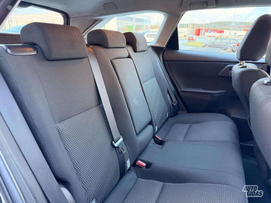 Black Toyota Auris 2015 in Vilnius, with an engine capacity of 1.80 L and mileage of 207 thousand km for 8650 €, photo 18 on AUTOMOTO.COM.LV
