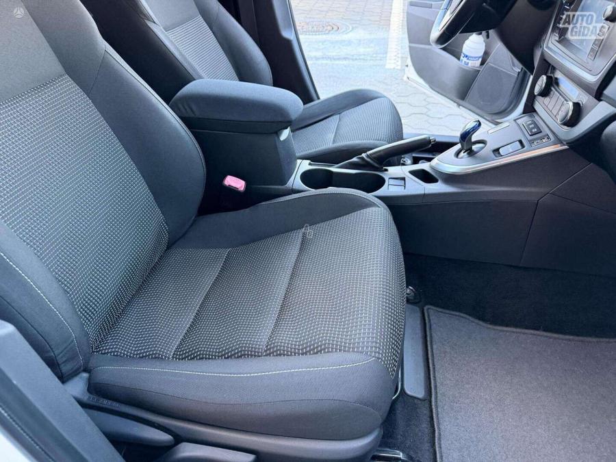 Black Toyota Auris 2015 in Vilnius, with an engine capacity of 1.80 L and mileage of 207 thousand km for 8650 €, photo 19 on AUTOMOTO.COM.LV
