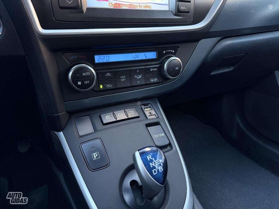 Black Toyota Auris 2015 in Vilnius, with an engine capacity of 1.80 L and mileage of 207 thousand km for 8650 €, photo 21 on AUTOMOTO.COM.LV