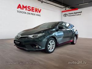 Melns Toyota Auris 2015 Pērnava, ar dzinēja tilpumu 1.60 L un nobraukumu 138 tūkst. km par 11390 €, foto  vietnē AUTOMOTO.COM.LV