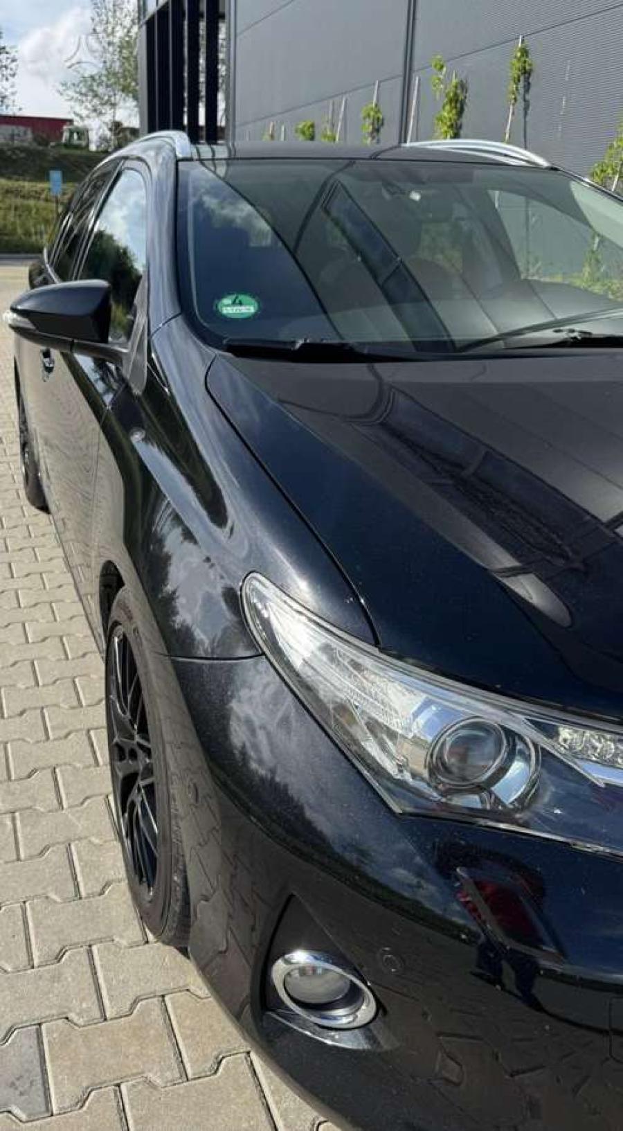 Melns Toyota Auris 2015 Viļņa, ar dzinēja tilpumu 1.80 L un nobraukumu 250 tūkst. km par 8990 €, foto 4 vietnē AUTOMOTO.COM.LV