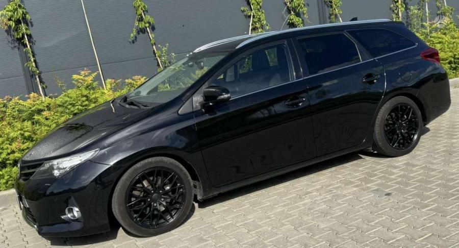 Melns Toyota Auris 2015 Viļņa, ar dzinēja tilpumu 1.80 L un nobraukumu 250 tūkst. km par 8990 €, foto 6 vietnē AUTOMOTO.COM.LV