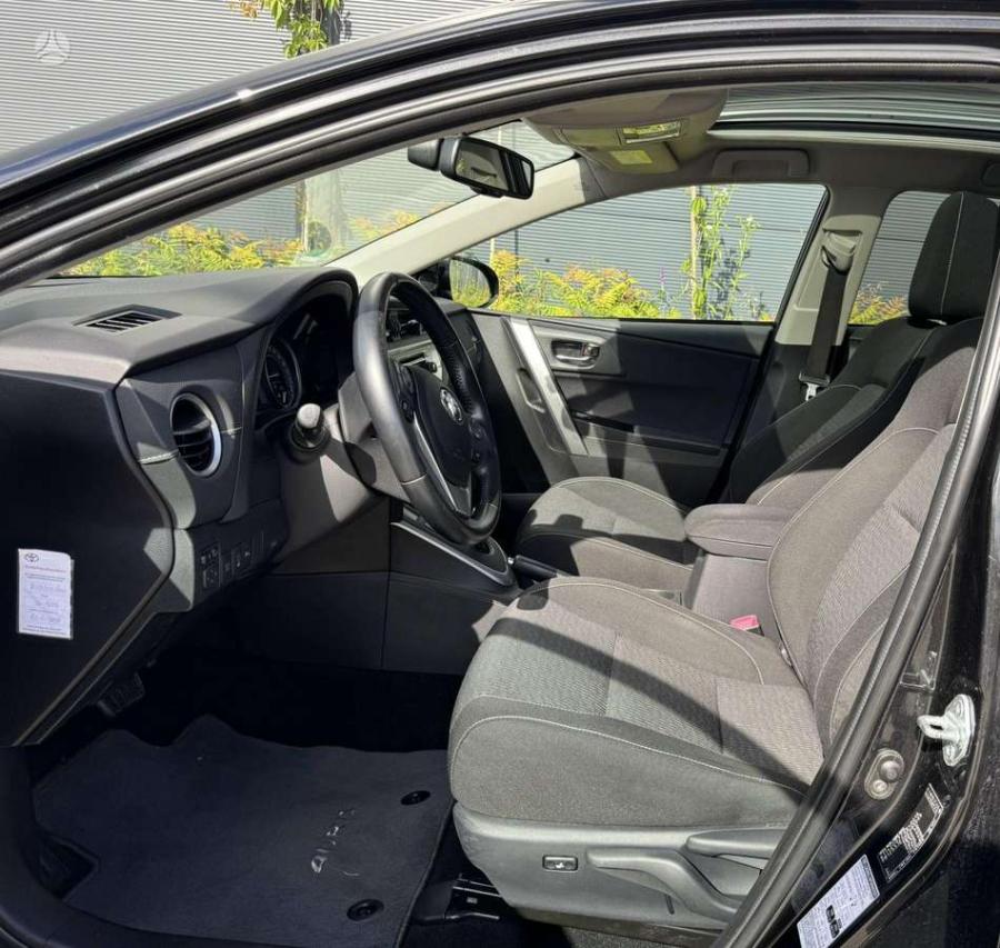 Melns Toyota Auris 2015 Viļņa, ar dzinēja tilpumu 1.80 L un nobraukumu 250 tūkst. km par 8990 €, foto 14 vietnē AUTOMOTO.COM.LV