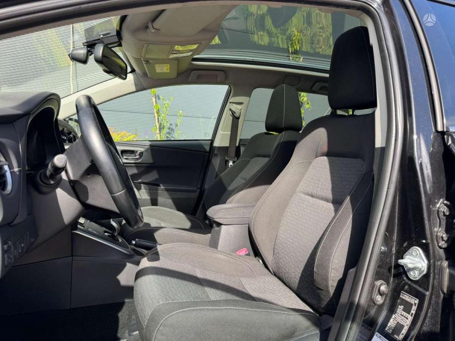 Melns Toyota Auris 2015 Viļņa, ar dzinēja tilpumu 1.80 L un nobraukumu 250 tūkst. km par 8990 €, foto 15 vietnē AUTOMOTO.COM.LV
