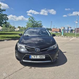 Black Toyota Auris 2015 in Kaunas, with an engine capacity of 1.80 L and mileage of 217 thousand km for 8100 €, photo 3 on AUTOMOTO.COM.LV