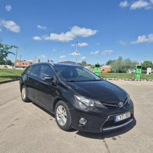 Black Toyota Auris 2015 in Kaunas, with an engine capacity of 1.80 L and mileage of 217 thousand km for 8100 €, photo 4 on AUTOMOTO.COM.LV
