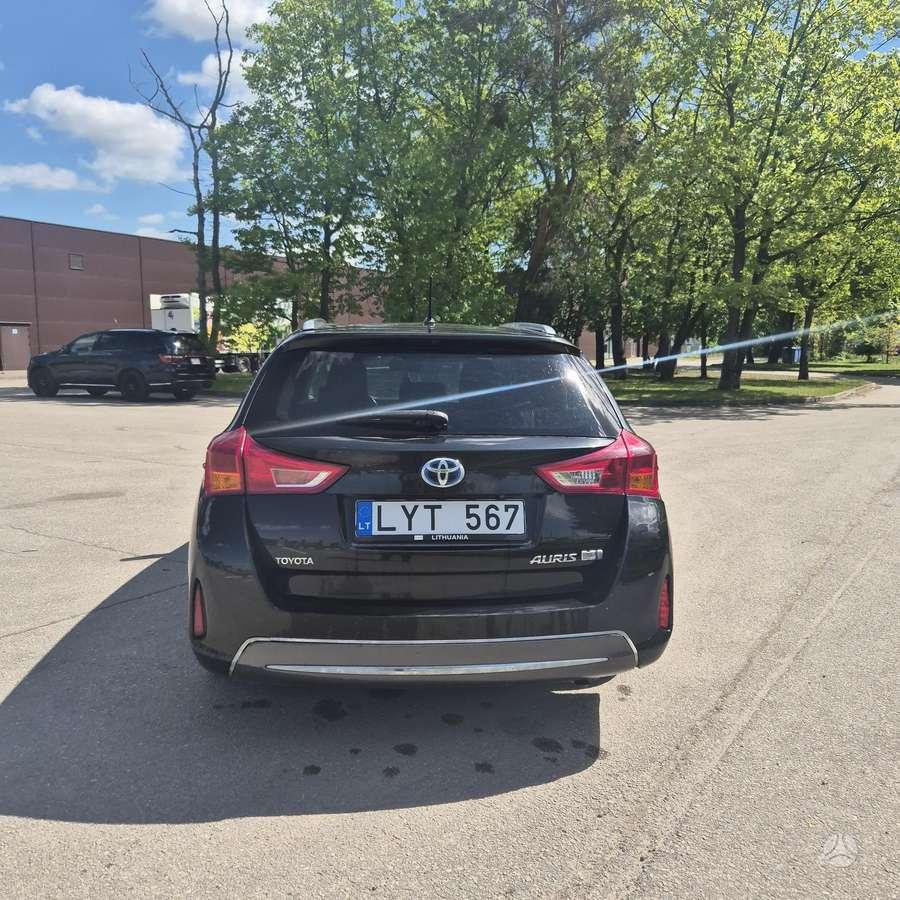 Black Toyota Auris 2015 in Kaunas, with an engine capacity of 1.80 L and mileage of 217 thousand km for 8100 €, photo 6 on AUTOMOTO.COM.LV