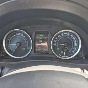 Black Toyota Auris 2015 in Kaunas, with an engine capacity of 1.80 L and mileage of 217 thousand km for 8100 €, photo 8 on AUTOMOTO.COM.LV