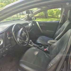 Black Toyota Auris 2015 in Kaunas, with an engine capacity of 1.80 L and mileage of 217 thousand km for 8100 €, photo 10 on AUTOMOTO.COM.LV