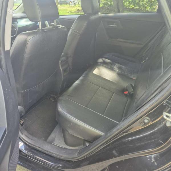 Black Toyota Auris 2015 in Kaunas, with an engine capacity of 1.80 L and mileage of 217 thousand km for 8100 €, photo 10 on AUTOMOTO.COM.LV