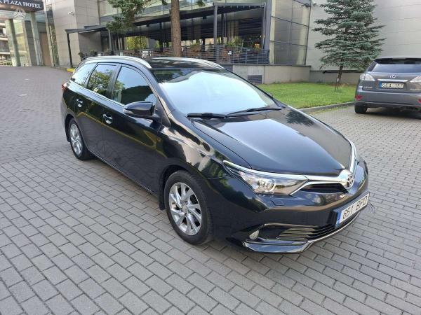 Black Toyota Auris 2015 in Vilnius, with an engine capacity of 1.60 L and mileage of 267 thousand km for 5600 €, photo 3 on AUTOMOTO.COM.LV