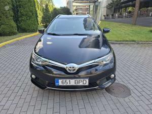 Black Toyota Auris 2015 in Vilnius, with an engine capacity of 1.60 L and mileage of 267 thousand km for 5600 €, photo 3 on AUTOMOTO.COM.LV