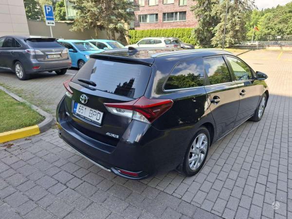 Черный Тойота Аурис 2015 в Вильнюс, объемом двигателя 1.60 л и пробегом 267 тыс. км за 5600 €, фото 5 на AUTOMOTO.COM.LV