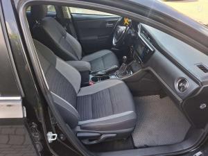 Black Toyota Auris 2015 in Vilnius, with an engine capacity of 1.60 L and mileage of 267 thousand km for 5600 €, photo 12 on AUTOMOTO.COM.LV