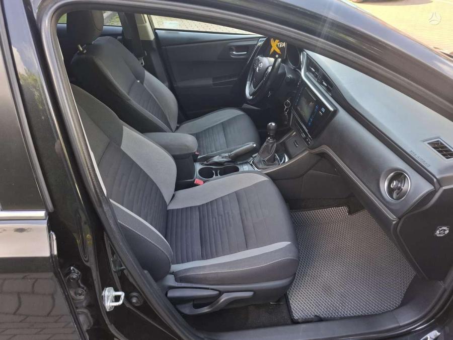 Black Toyota Auris 2015 in Vilnius, with an engine capacity of 1.60 L and mileage of 267 thousand km for 5600 €, photo 12 on AUTOMOTO.COM.LV