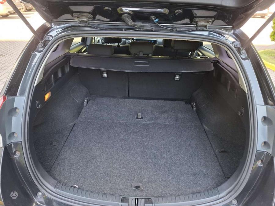 Black Toyota Auris 2015 in Vilnius, with an engine capacity of 1.60 L and mileage of 267 thousand km for 5600 €, photo 13 on AUTOMOTO.COM.LV