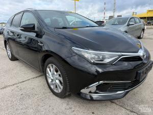 Black Toyota Auris 2015 in Vilnius, with an engine capacity of 1.80 L and mileage of 188 thousand km for 12850 €, photo  on AUTOMOTO.COM.LV