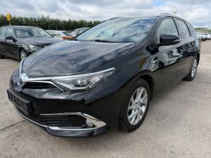Black Toyota Auris 2015 in Vilnius, with an engine capacity of 1.80 L and mileage of 188 thousand km for 12850 €, photo 3 on AUTOMOTO.COM.LV