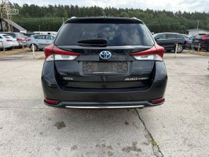 Black Toyota Auris 2015 in Vilnius, with an engine capacity of 1.80 L and mileage of 188 thousand km for 12850 €, photo 5 on AUTOMOTO.COM.LV