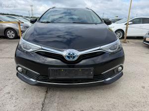 Black Toyota Auris 2015 in Vilnius, with an engine capacity of 1.80 L and mileage of 188 thousand km for 12850 €, photo 6 on AUTOMOTO.COM.LV