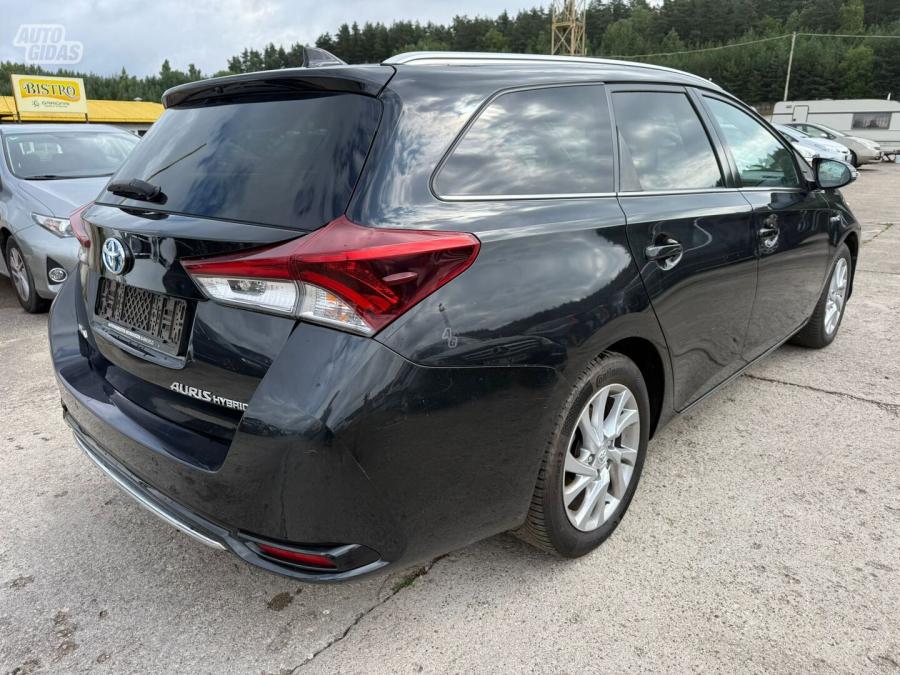 Black Toyota Auris 2015 in Vilnius, with an engine capacity of 1.80 L and mileage of 188 thousand km for 12850 €, photo 7 on AUTOMOTO.COM.LV